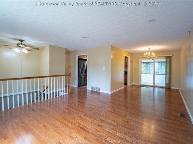 house with 3 bedroom, Charleston WV ES104898579