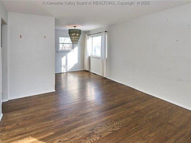 house with 3 bedroom, Charleston WV ES103500959