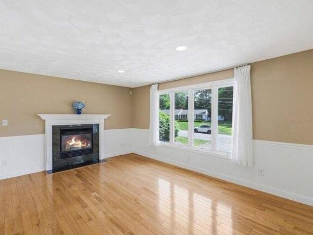 house with 3 bedroom, Chelmsford MA DLS102922412