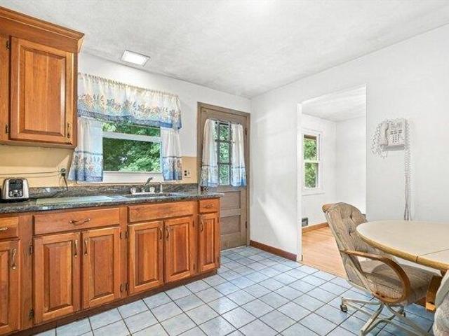 house with 3 bedroom, Chelmsford MA ES104297517