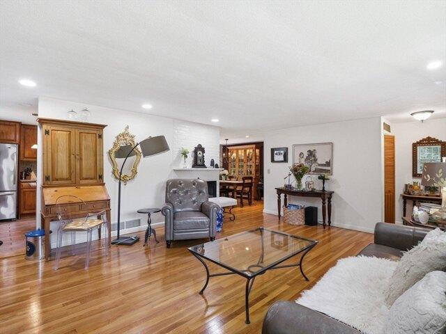 house with 3 bedroom, Chelmsford MA ES104789926
