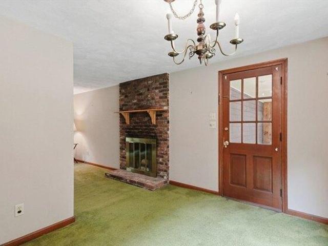 house with 3 bedroom, Chelmsford MA ES105113601
