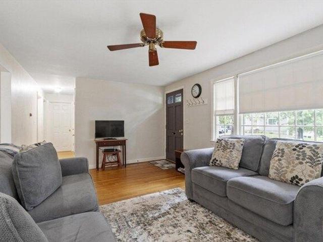 house with 3 bedroom, Chelmsford MA ES105173938