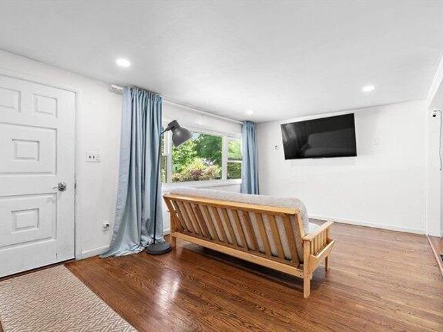 house with 3 bedroom, Chelmsford MA ES103619835