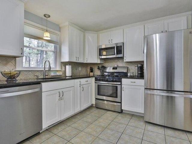 house with 3 bedroom, Chelmsford MA ES103809350