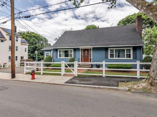 house with 3 bedroom, Chelsea MA ES105126159