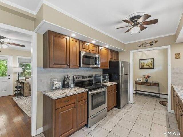 house with 3 bedroom, Cheshire CT DS104238051