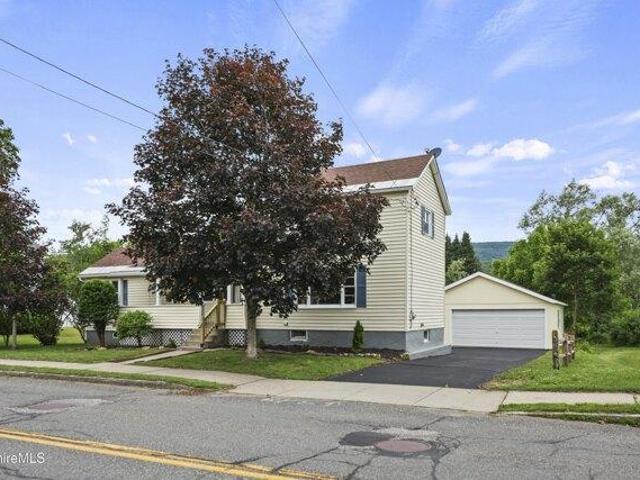 house with 3 bedroom, Cheshire MA ES104151585