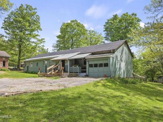 house with 3 bedroom, Cheshire MA ES105080866