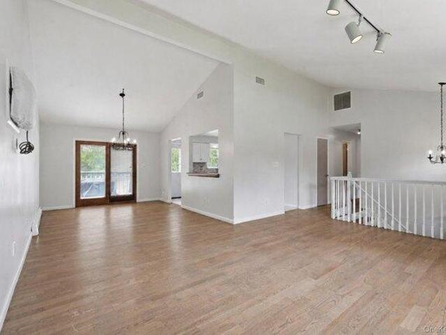 house with 3 bedroom, Chester NY ES104905937