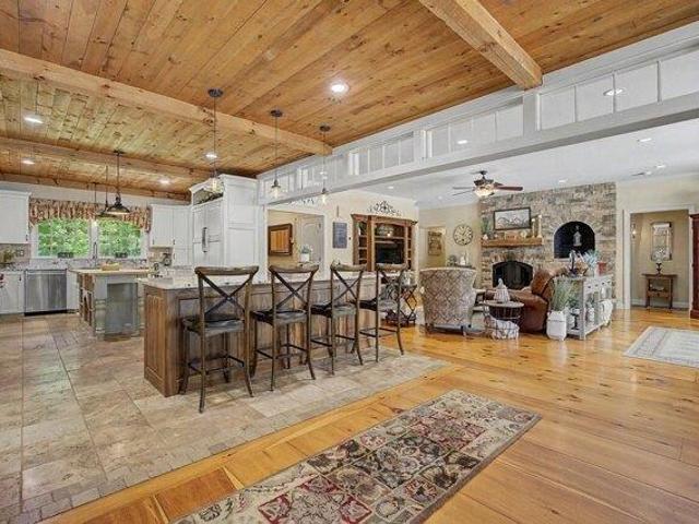 house with 3 bedroom, Chester NH ES103886773