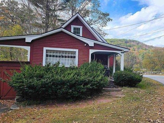 house with 3 bedroom, Chester VT DS102211509