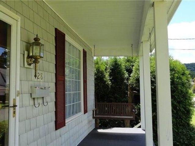 house with 3 bedroom, Chester WV DS103627343
