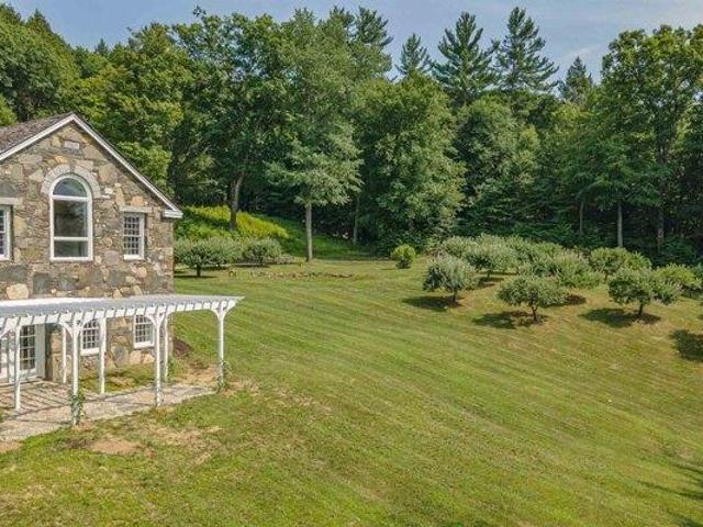 house with 3 bedroom, Chesterfield NH ES105205127
