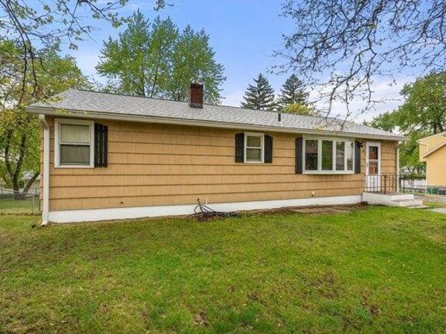 house with 3 bedroom, Chicopee MA DLS102959514