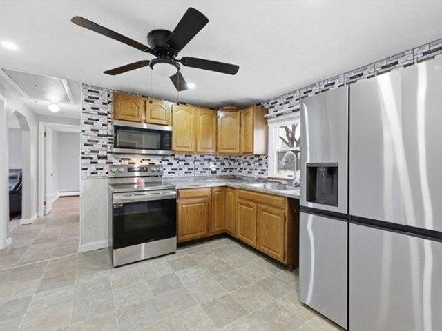 house with 3 bedroom, Chicopee MA DS102317579