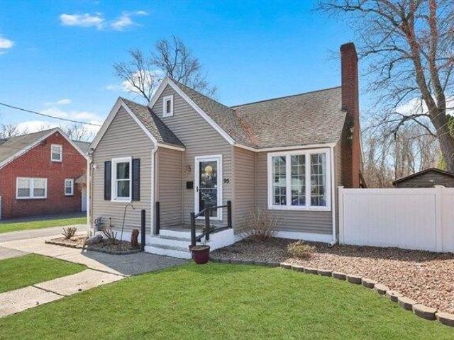house with 3 bedroom, Chicopee MA DS102528479