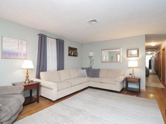 house with 3 bedroom, Chicopee MA DS103036354