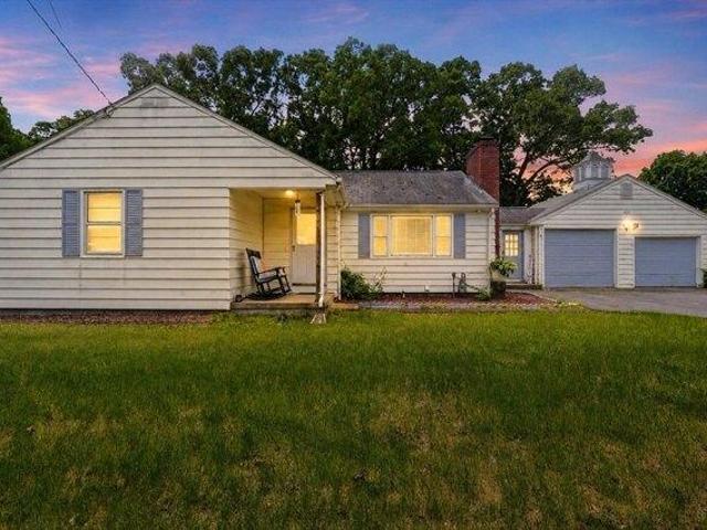 house with 3 bedroom, Chicopee MA DS103851696