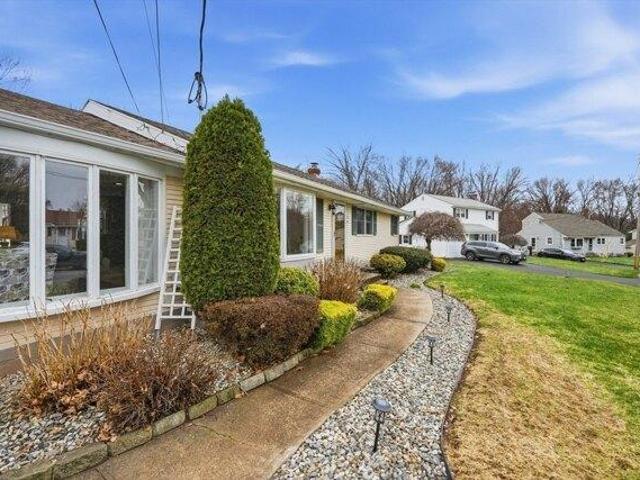 house with 3 bedroom, Chicopee MA ES103163309