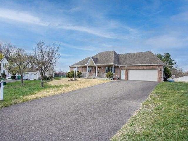 house with 3 bedroom, Chicopee MA ES103187190