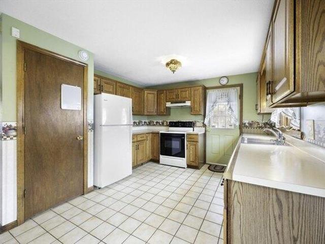 house with 3 bedroom, Chicopee MA ES103250255