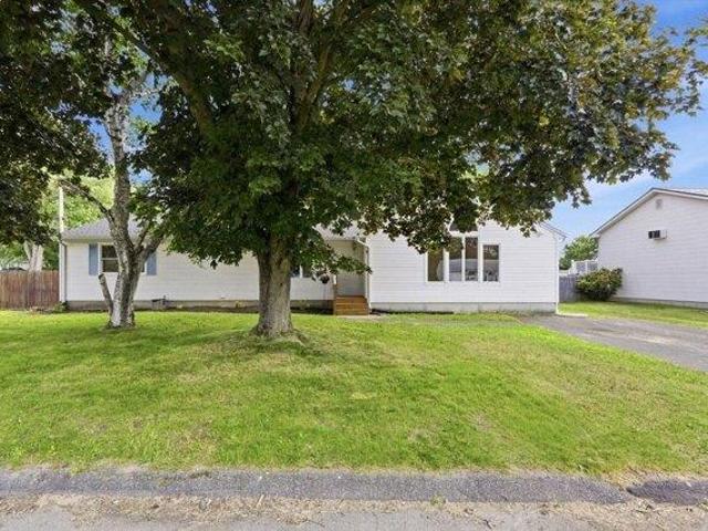 house with 3 bedroom, Chicopee MA ES103223874