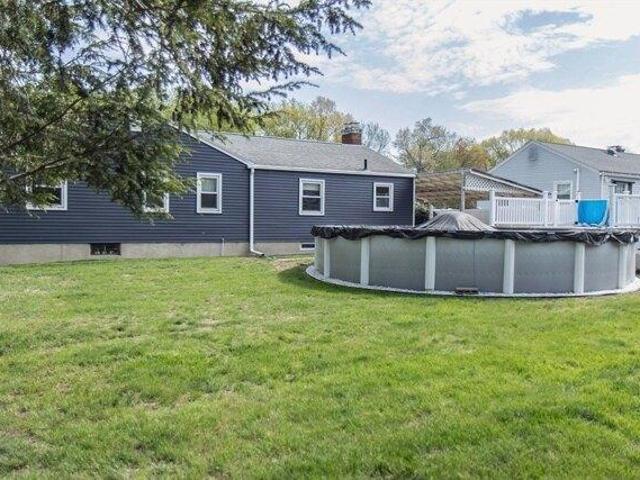 house with 3 bedroom, Chicopee MA ES103224051