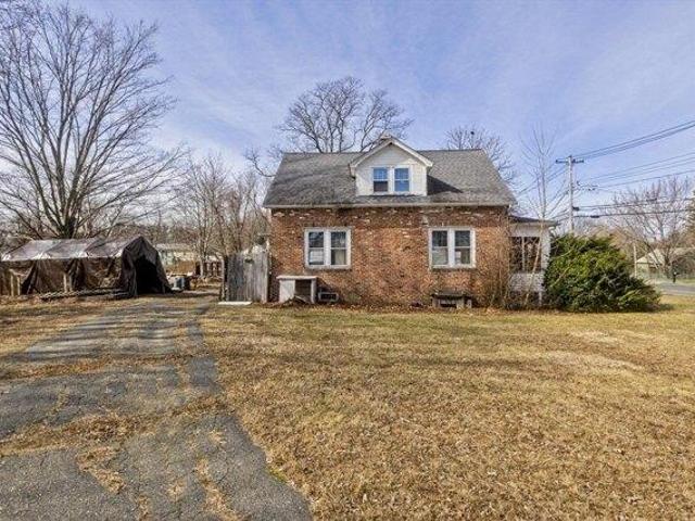 house with 3 bedroom, Chicopee MA ES103442570