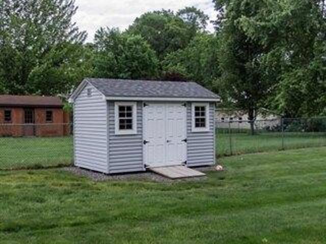 house with 3 bedroom, Chicopee MA ES103437600