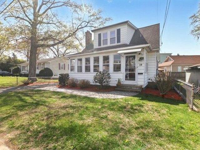 house with 3 bedroom, Chicopee MA ES103500930