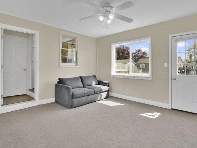 house with 3 bedroom, Chicopee MA ES103619884