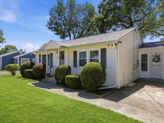 house with 3 bedroom, Chicopee MA ES103710167