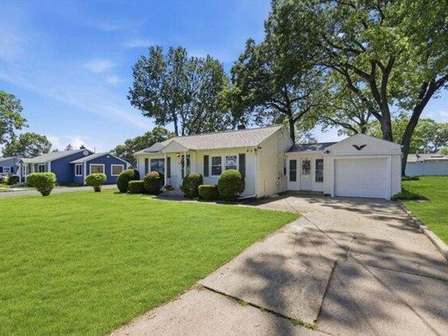 house with 3 bedroom, Chicopee MA ES103848448