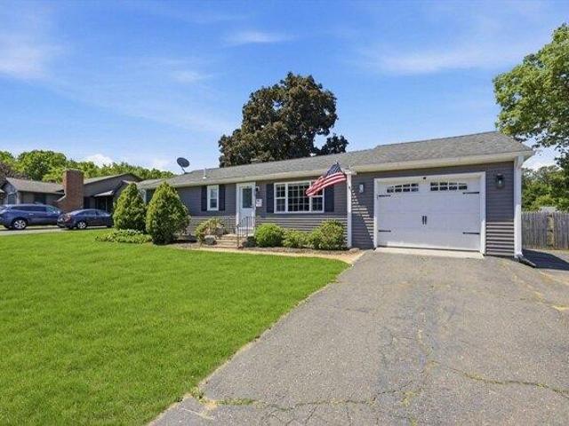 house with 3 bedroom, Chicopee MA ES103848952