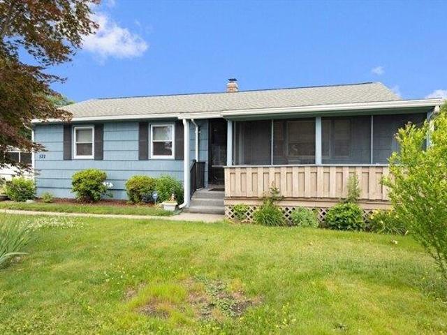 house with 3 bedroom, Chicopee MA ES103886284