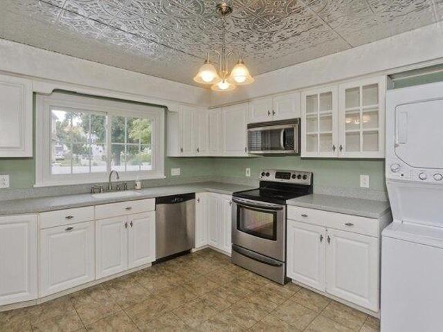 house with 3 bedroom, Chicopee MA ES103809447