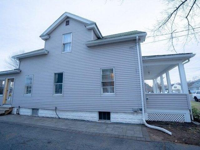 house with 3 bedroom, Chicopee MA ES103928140