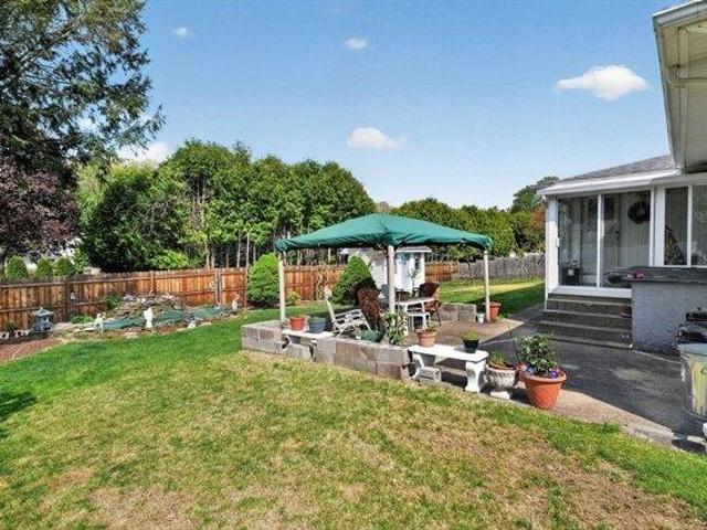 house with 3 bedroom, Chicopee MA ES104266129