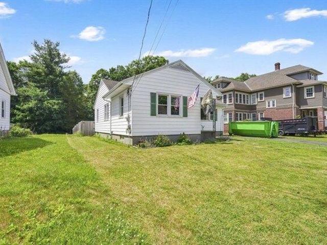 house with 3 bedroom, Chicopee MA ES104994678