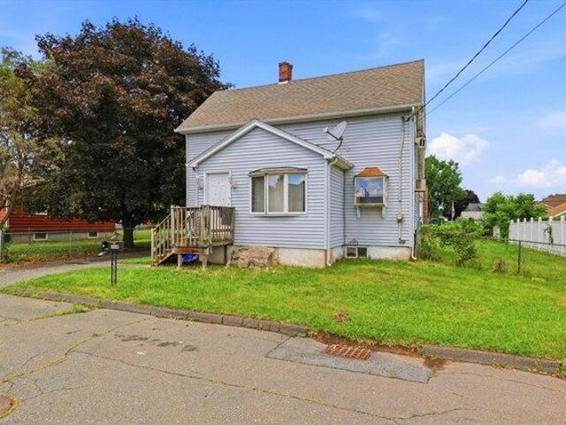 house with 3 bedroom, Chicopee MA ES105041374
