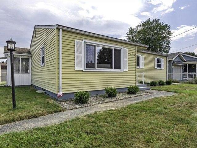 house with 3 bedroom, Chicopee MA ES105059481