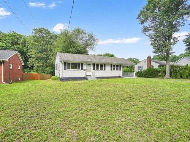 house with 3 bedroom, Chicopee MA ES105082025