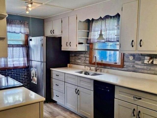 house with 3 bedroom, Chicopee MA ES105092951