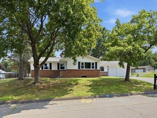 house with 3 bedroom, Chicopee MA ES105013582