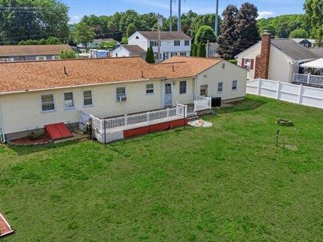 house with 3 bedroom, Chicopee MA ES105159699