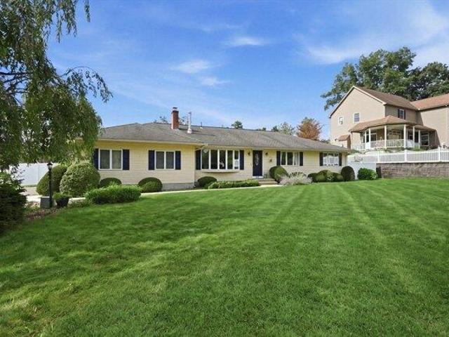 house with 3 bedroom, Chicopee MA ES105190522