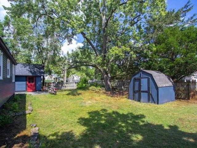 house with 3 bedroom, Chicopee MA ES105139858