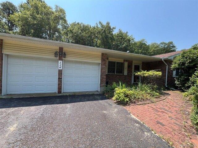 house with 3 bedroom, Commack NY ES104904280