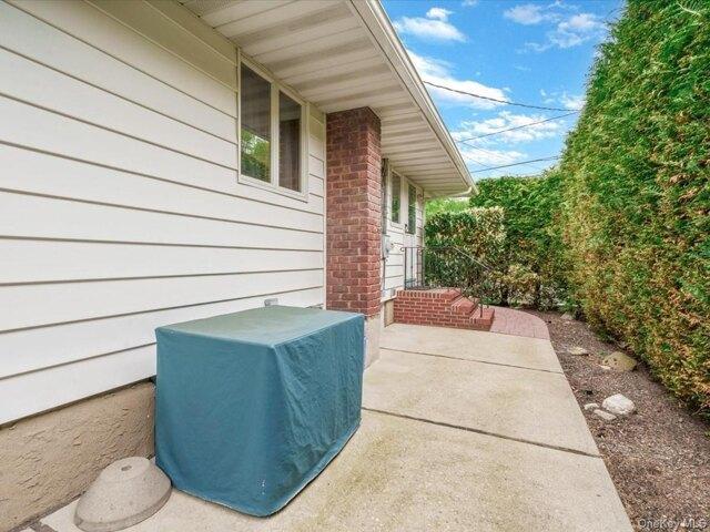 house with 3 bedroom, Commack NY ES103626464